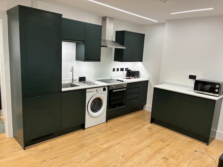 Stylish Modern Cardiff Flat With Off-road Parking - Cardiff