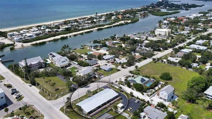 3 Min. Walk To The Beach! - Venice, FL
