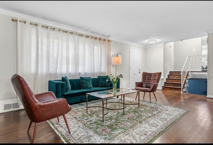 Modern & Peaceful Retreat In Hyattsville Near Dc - Hyattsville, MD