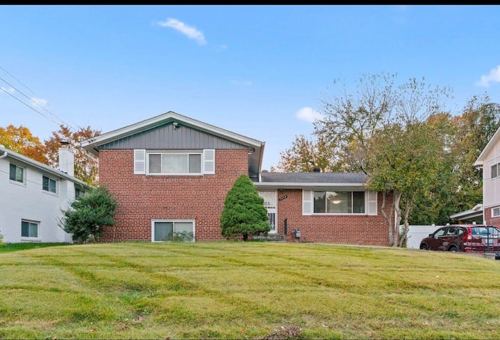 Modern & Peaceful Retreat In Hyattsville Near Dc - Hyattsville, MD