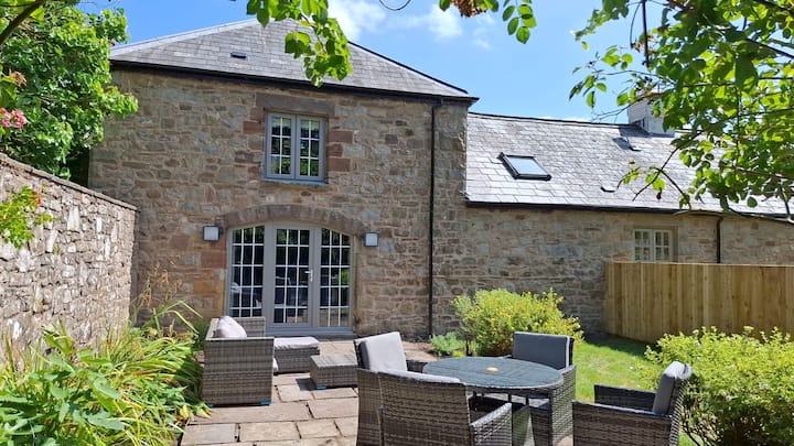 Caretakers Cottage At Goytre Hall - Abergavenny