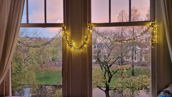 Magical Vintage Canal Dollhouse - Rotterdam