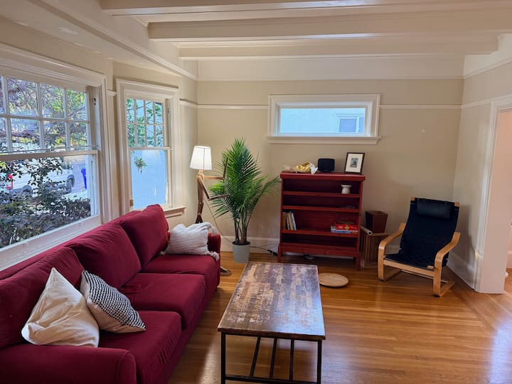 Eclectic 2 Bedroom Craftsman - Oakland, CA
