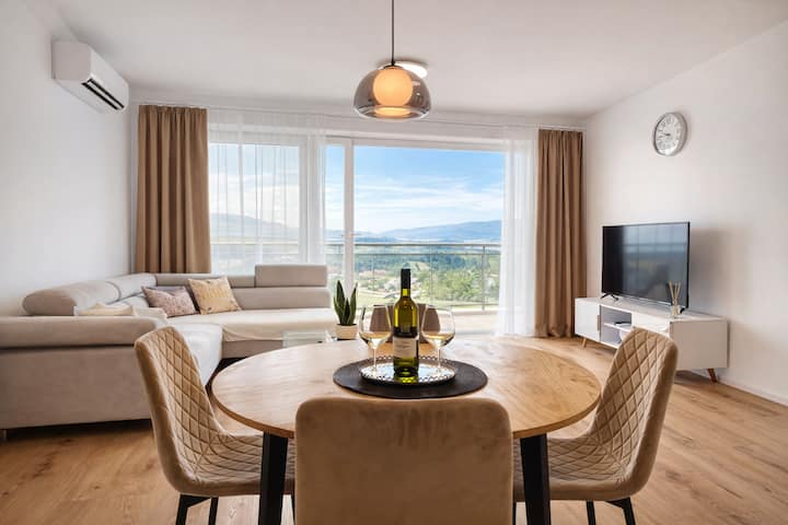 Modern Smart Apartment | Garage & City View - Sabinov