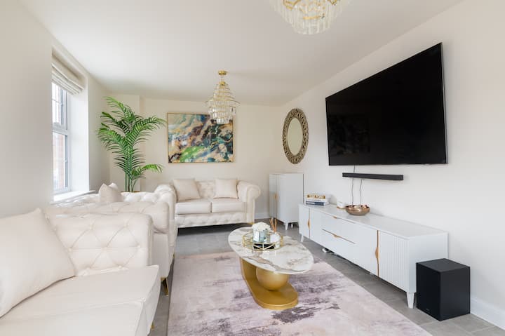 4 Bedroom Detached House - Milton Keynes