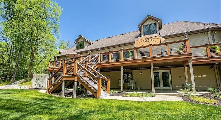 Luxury 5br Lodge: Game Room • River • Sleeps 13 - Laura, OH