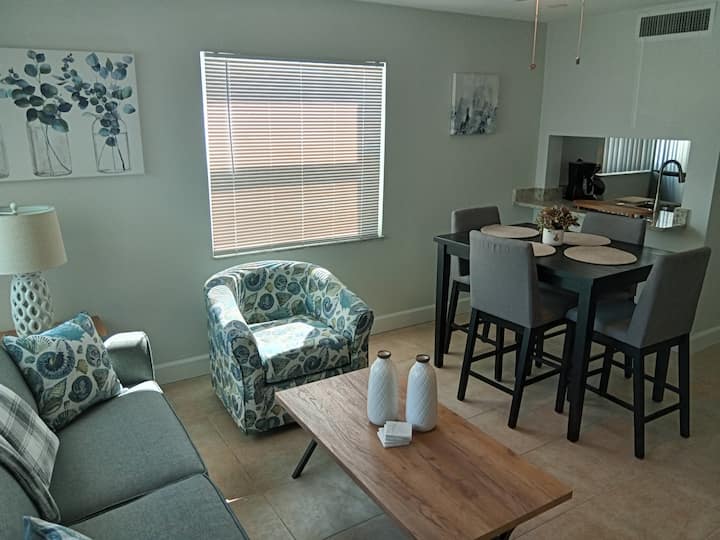 Unit 101 - Vinny's Place (Ground Floor) - Treasure Island, FL