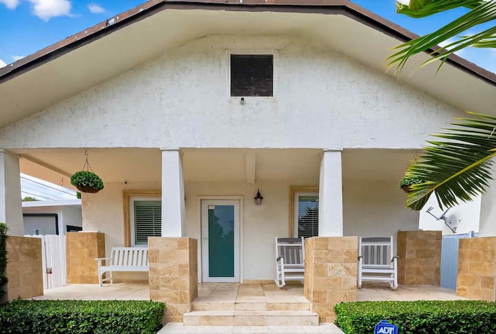 Your Home Away From Home - Westchester, FL