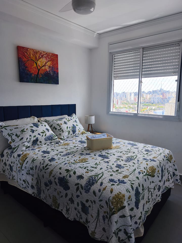 Apê Completo Com Varanda | Metrô Brás - Liberdade