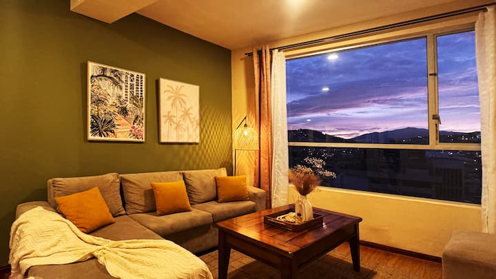 Amplio Y Acogedor | Vista Increíble | La Floresta - Quito