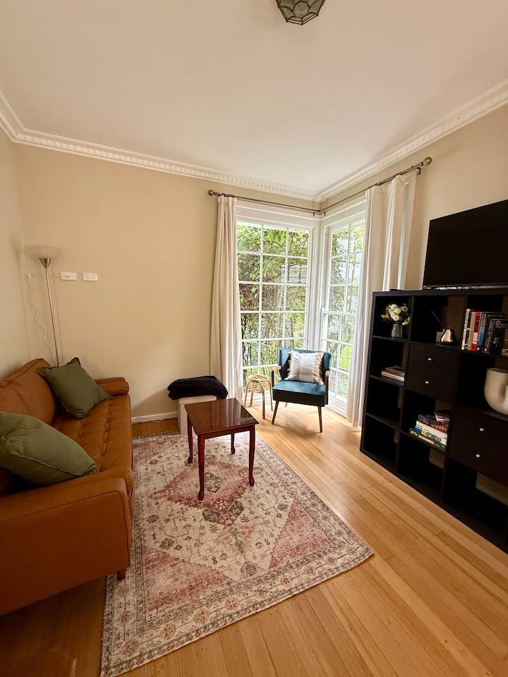 Garden Sanctuary Cottage - Relax, Unwind, Explore - Lilydale