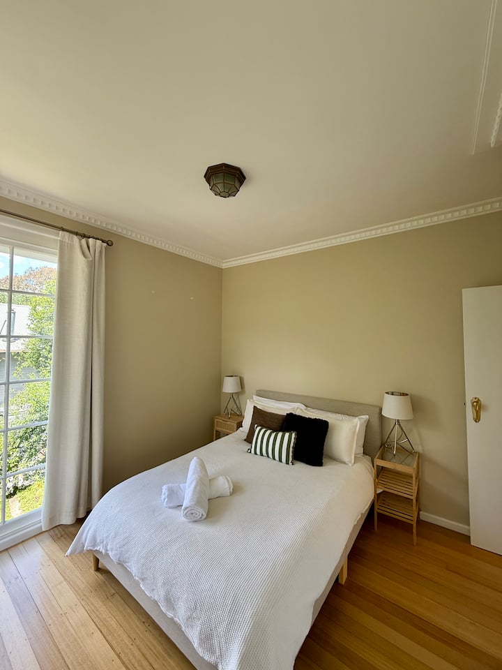 Garden Sanctuary Cottage - Relax, Unwind, Explore - Bayswater