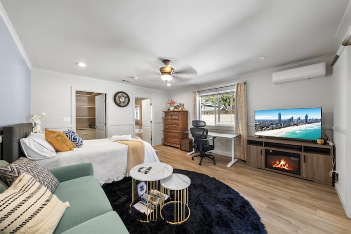 Jie's Luxury Modern Pasadena Studio Retreat - Pasadena, CA