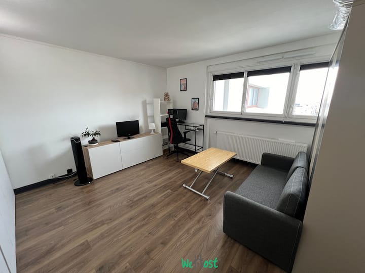 *Bail Mobilité* Studio Lumineux Avec Piscine - Paris