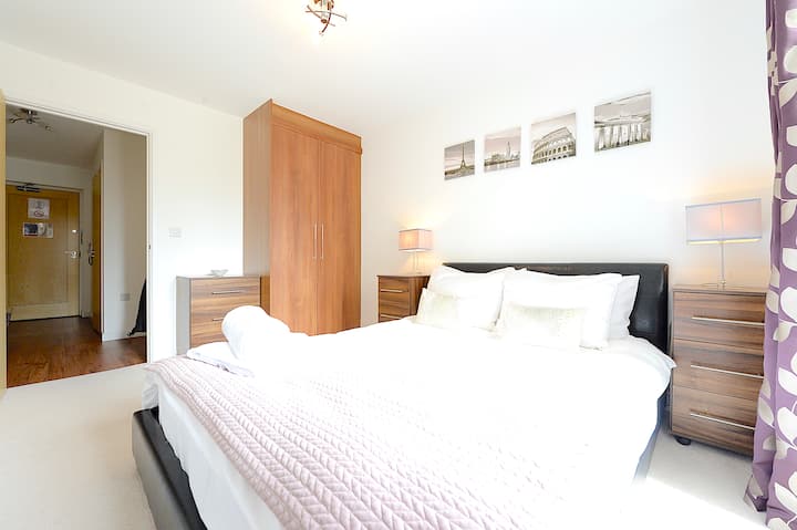 New Central - Stylish Apartment - Woking