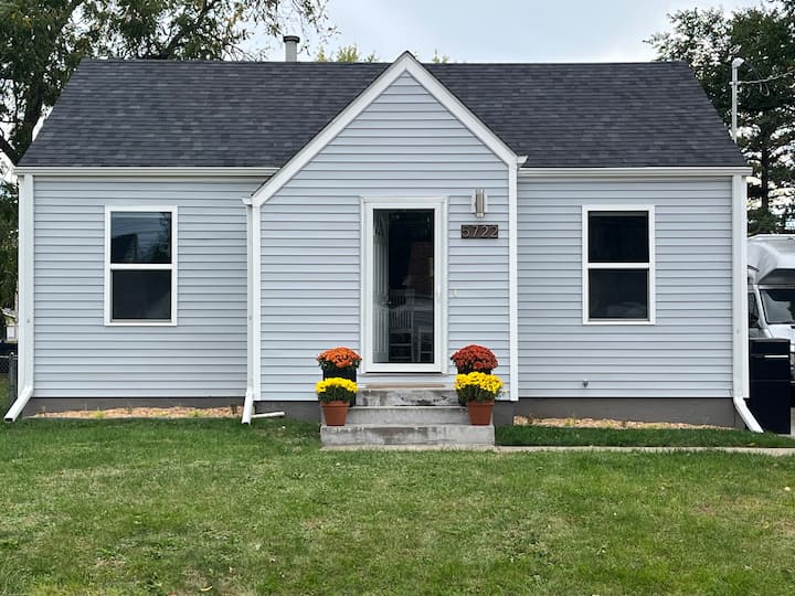 Newly Remodeled 2 Bedroom Home - Sleeps Up To 8! - Des Moines