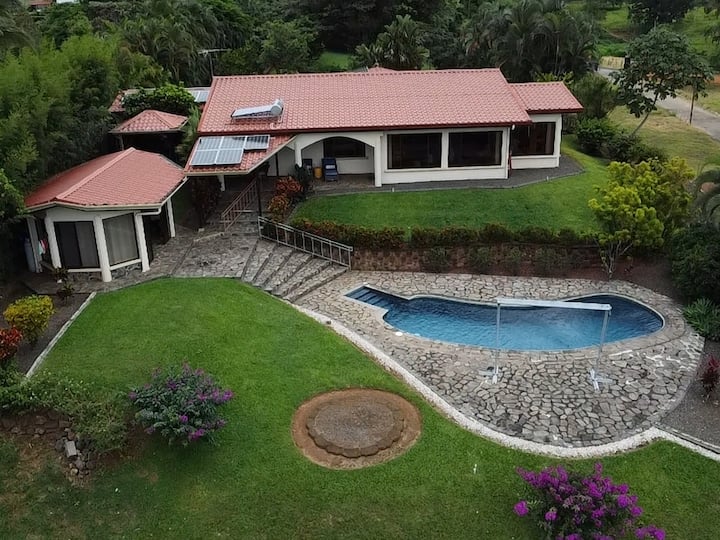 Eco-luxury Finca Con Piscina Y Vistas De Montaña - La Garita