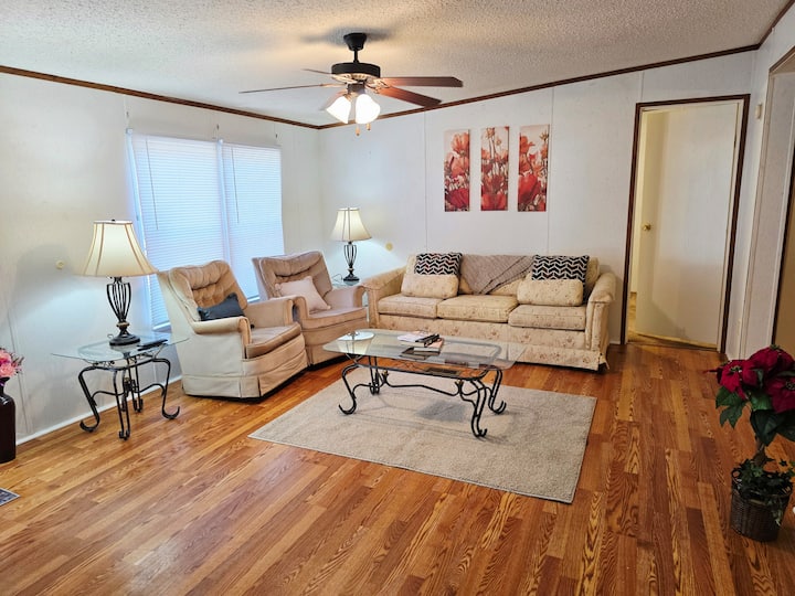 Spacious 3-bedroom Home With Pond View - Monroe, GA