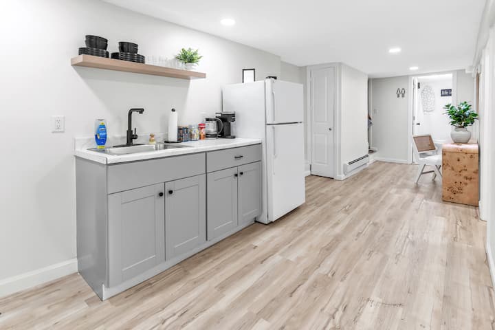 Petite 2br Gem – Mins To Nyc, Cafés & Light Rail - New York City