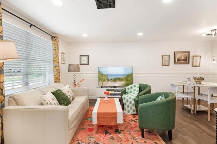 Cozy Cottage, Firepit, Bbq, 5 Min Downtown - Sarasota, FL