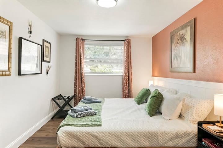 Cozy Cottage, Firepit, Bbq, 5 Min Downtown - Sarasota, FL