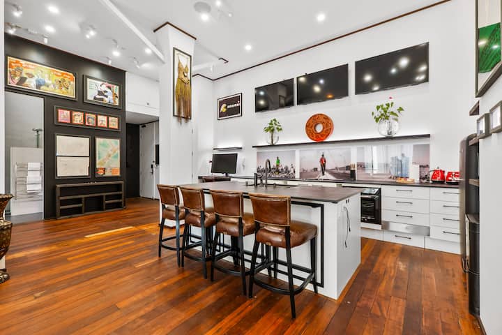 Stylish Art Loft In The Heart Of The City - Auckland