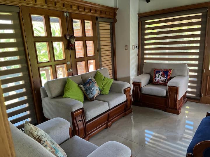 Cabaña Espaciosa Con áReas Verdes Para Pareja - Salcedo