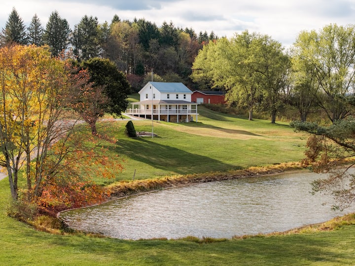 Historic Farmhouse With Pond Near Seven Springs - Seven Springs, PA