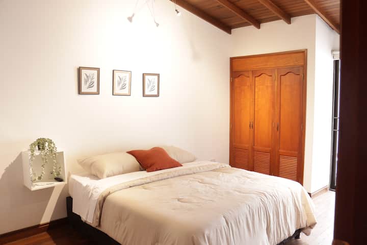 Casa Familiar Y Tranquila En Laureles Medellín - Medellín