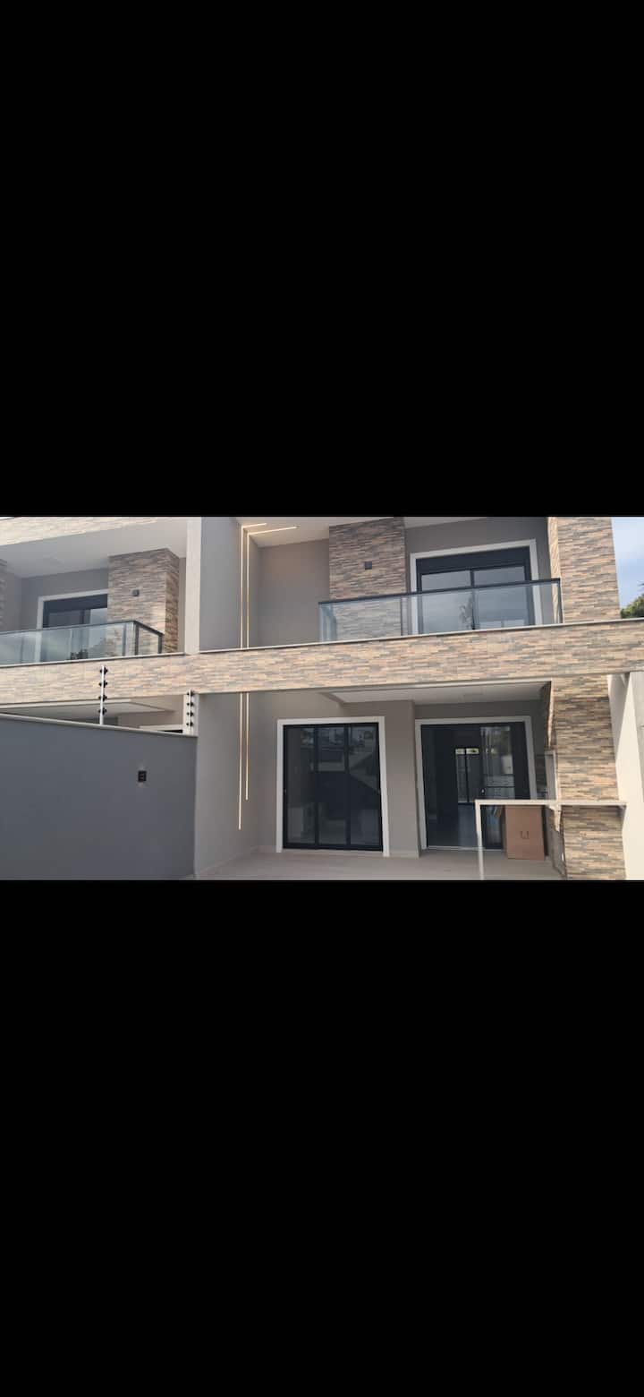 Sobrado Com Piscina - Itapoá