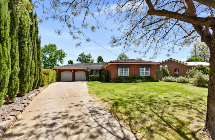Alldis Pl. Beautiful Family Home Quiet Cul-de-sac. - Wagga Wagga