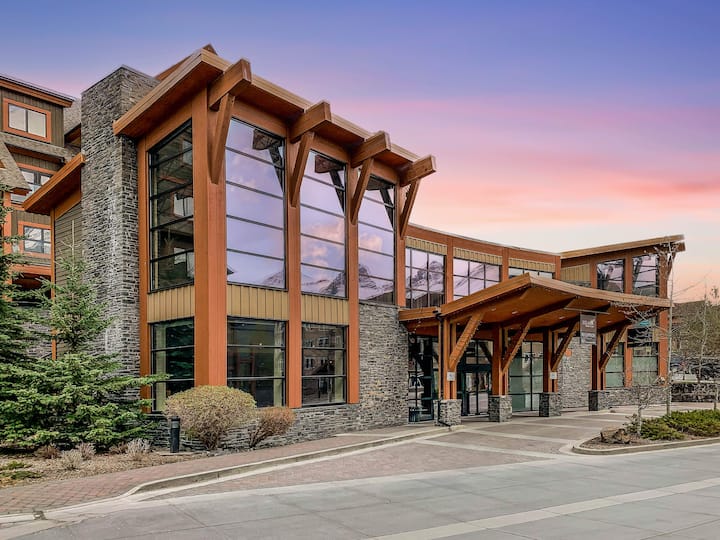 Solara Mtn Views 1br 1bth/2 Bds/pool, Hot Tub & Ac - Canmore