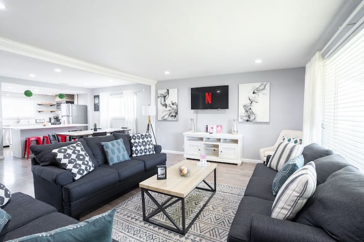 3 Miles To Disney! Spacious 4br Retreat - Santa Ana, CA