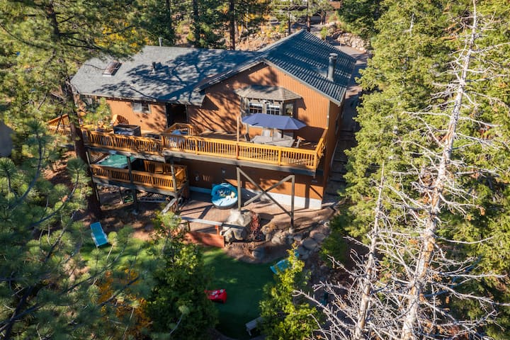 Luxury Tahoe City Retreat • Hot Tub & Theater - Tahoe City, CA
