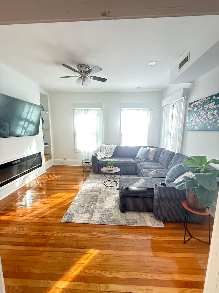 Downtown Lancaster
Modern &Cozy Stay In The Hear - Lancaster, PA