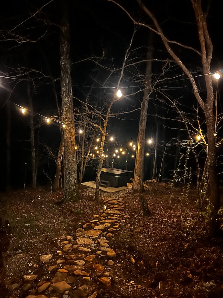 Secluded Shawnee Forest Cabin Creek View | Hot Tub - Illinois