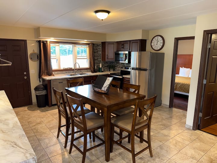 2 Bedroom Suite With Kitchen - Wisconsin Dells, WI