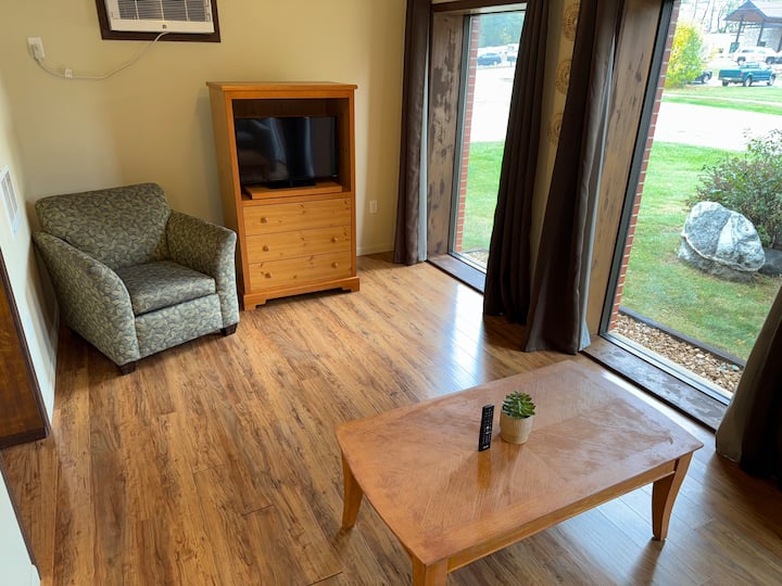 2 Bedroom Suite With Kitchen - Wisconsin Dells, WI