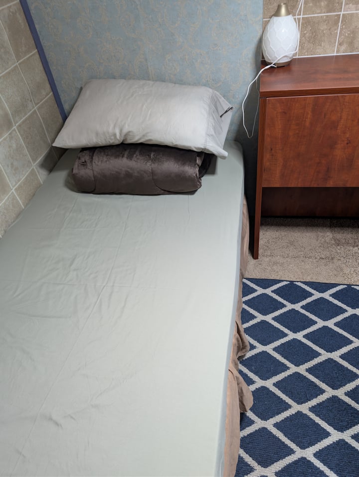 Small Room To Stay, Very Tight Budget - Estevan