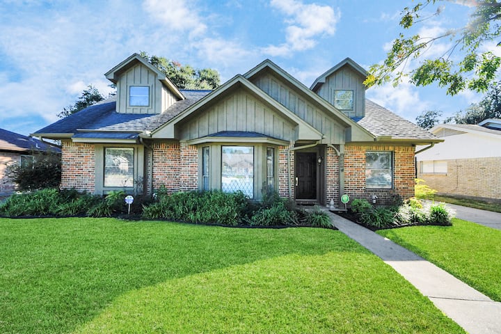 Pool Oasis 4br Near Galleria Mall, Nrg Stadium - Bellaire, TX