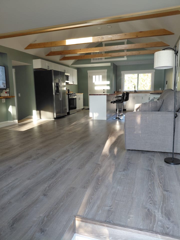 Modern Hermon Pond Retreat: Waterfront & Sunsets - Carmel, ME