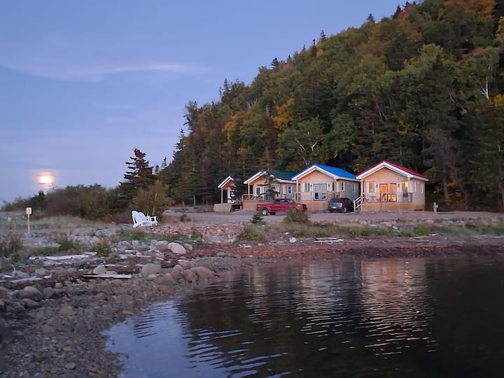 Smokey Cove Cottages - Ingonish Beach, NS