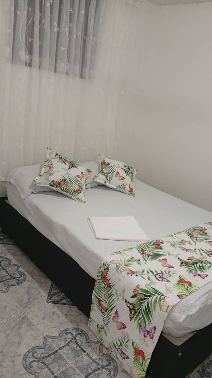 Habitación Cerca Del Terminal O Escala Aeropuerto - Cali