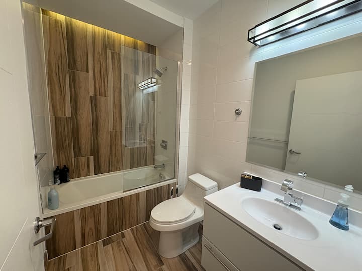 Spacious 3 Bedroom Apartment W King Bed|gym Access - Brewerytown - Philadelphia