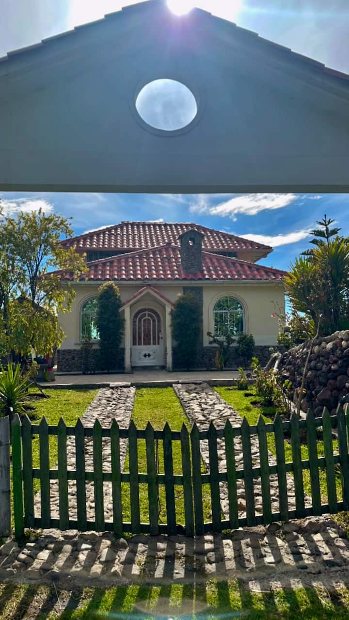 Casita Panorámica Junto Al Río Y Montañas - Cotopaxi