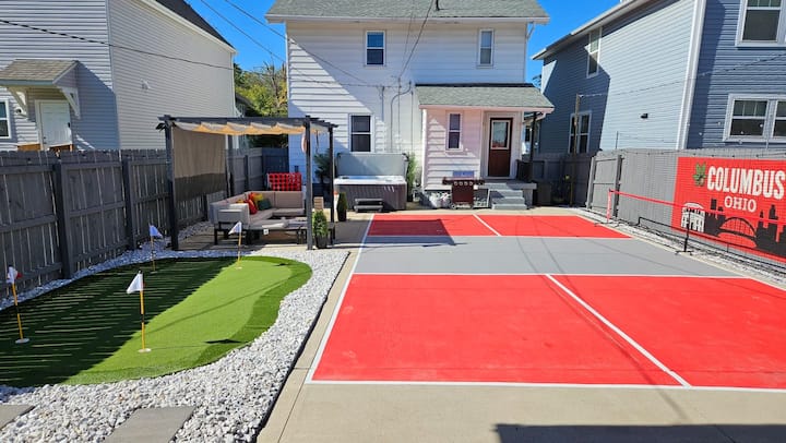 The Funky Fun Haus - Pickleball, Hot Tub, Arcade - Columbus, OH