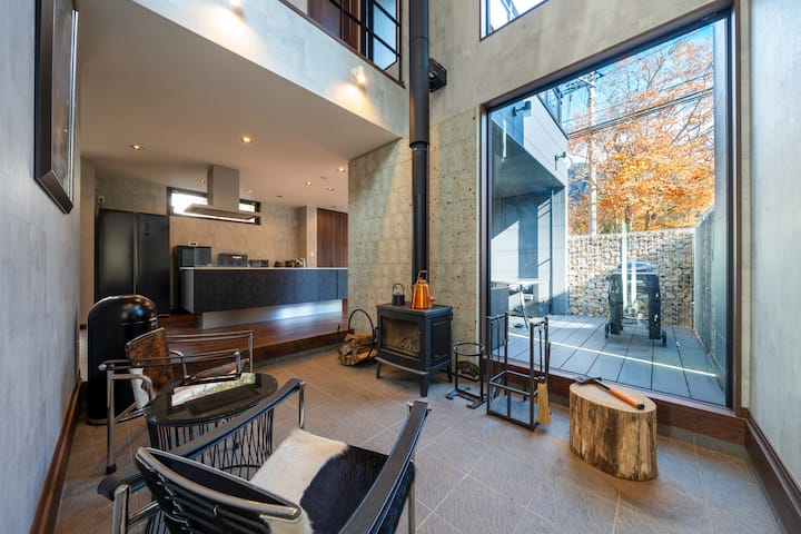 Bbq・プライベートサウナ・薪ストーブ｜石積みのテラスと炎に癒やされるデザイナーズ貸別荘 - Nikko