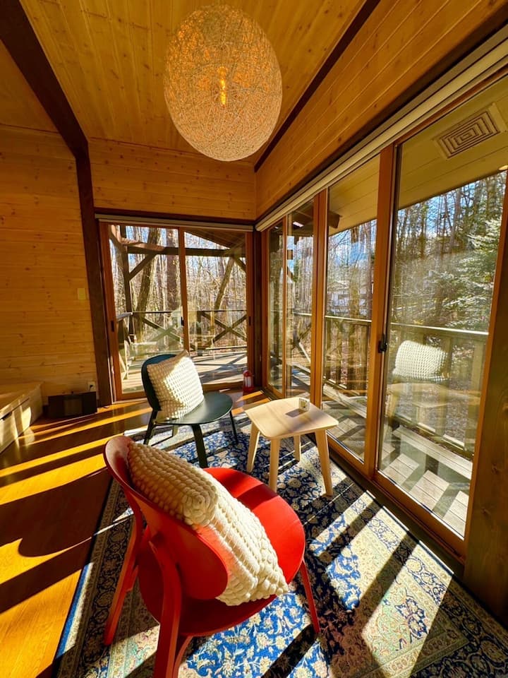 北軽井沢【Second House ホッポッタ】閑静な別荘地に佇むせせらぎの調べが心地よい一軒家 - Gunma