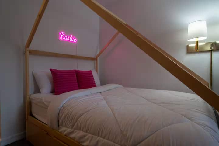 Pink Room, #16 At Glory Dayz! - Eureka Springs, AR