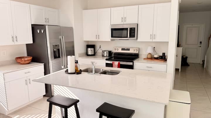 3 Bedroom Townhouse - Cape Coral, FL